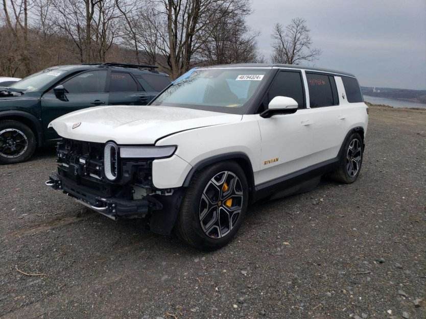 Salvage Title 2022 Rivian R1s Launch Edition For Sale.