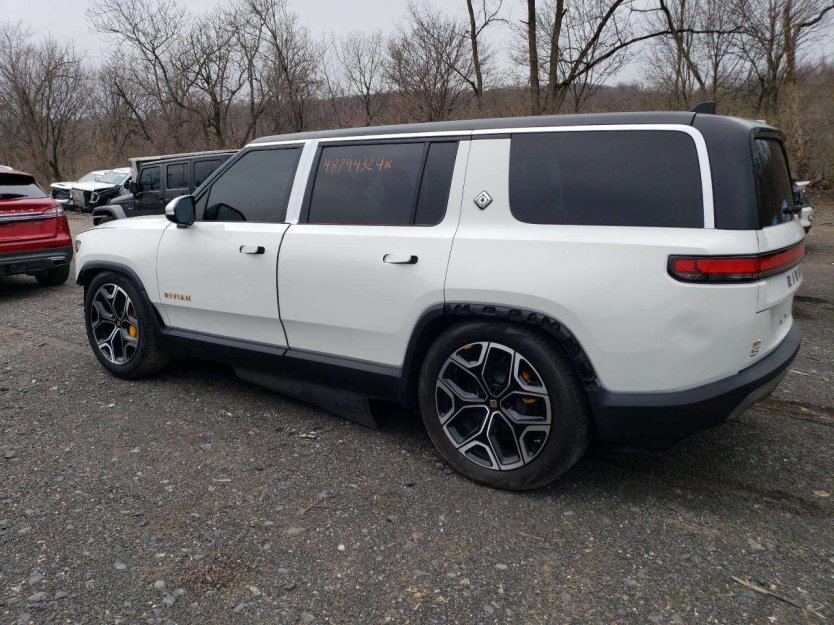Salvage Title 2022 Rivian R1s Launch Edition For Sale.