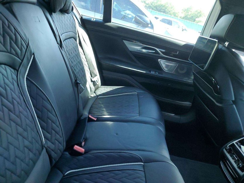 Salvage Title 2021 Bmw Alpina B7 For Sale.