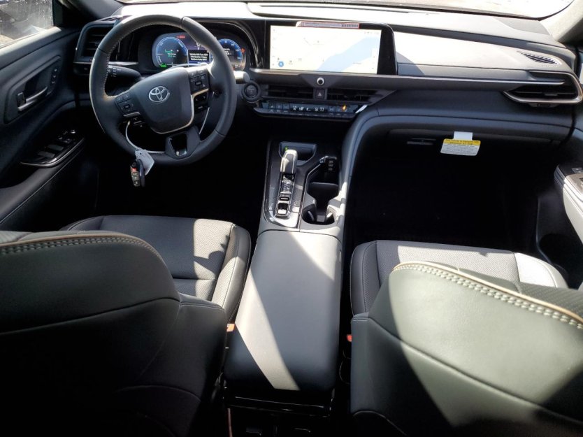 Salvage Title 2025 Toyota Crown Signia Xle With 859 Miles For Sale ...